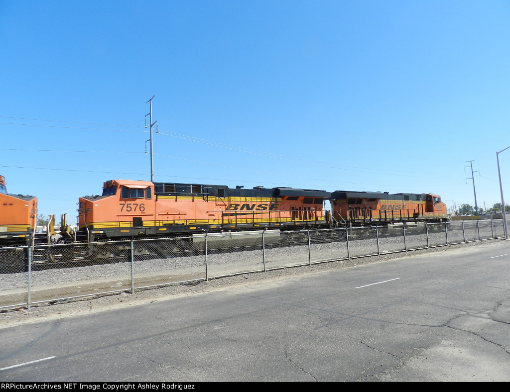 BNSF 7576